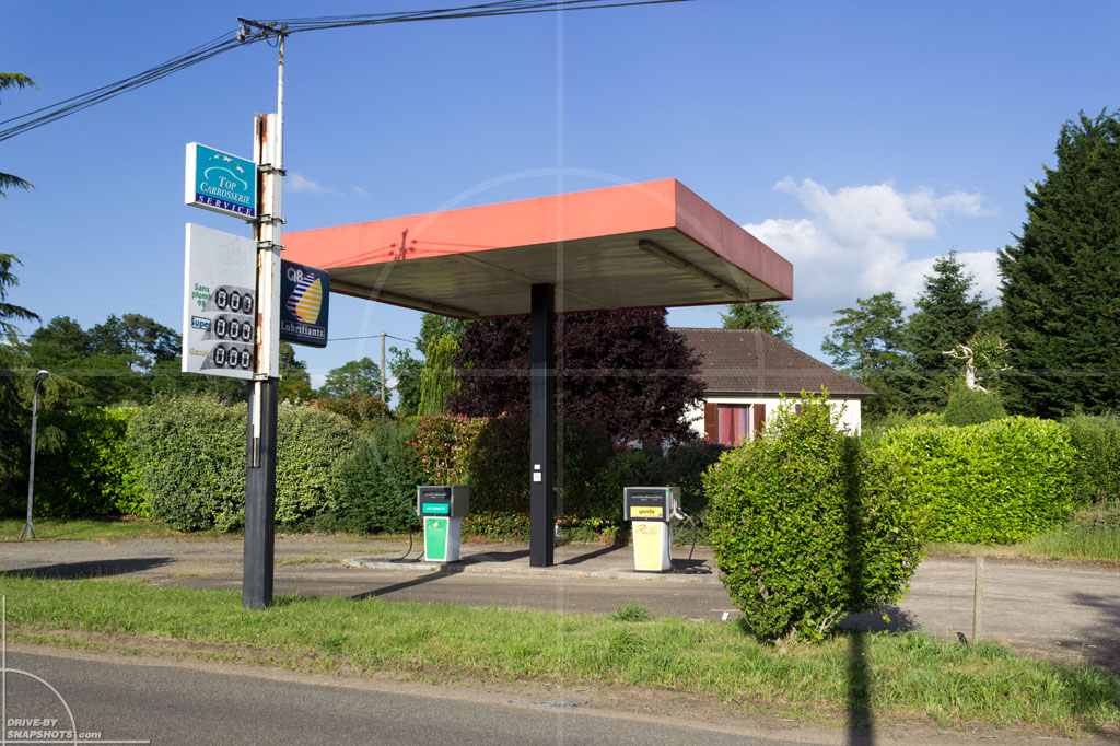 Lost Places | Station Service Fermée | Drive-by Snapshots