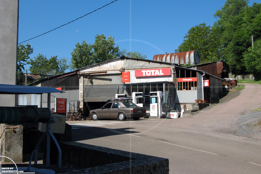 Lost Places | Station Service Le Rousset | Drive-by Snapshots